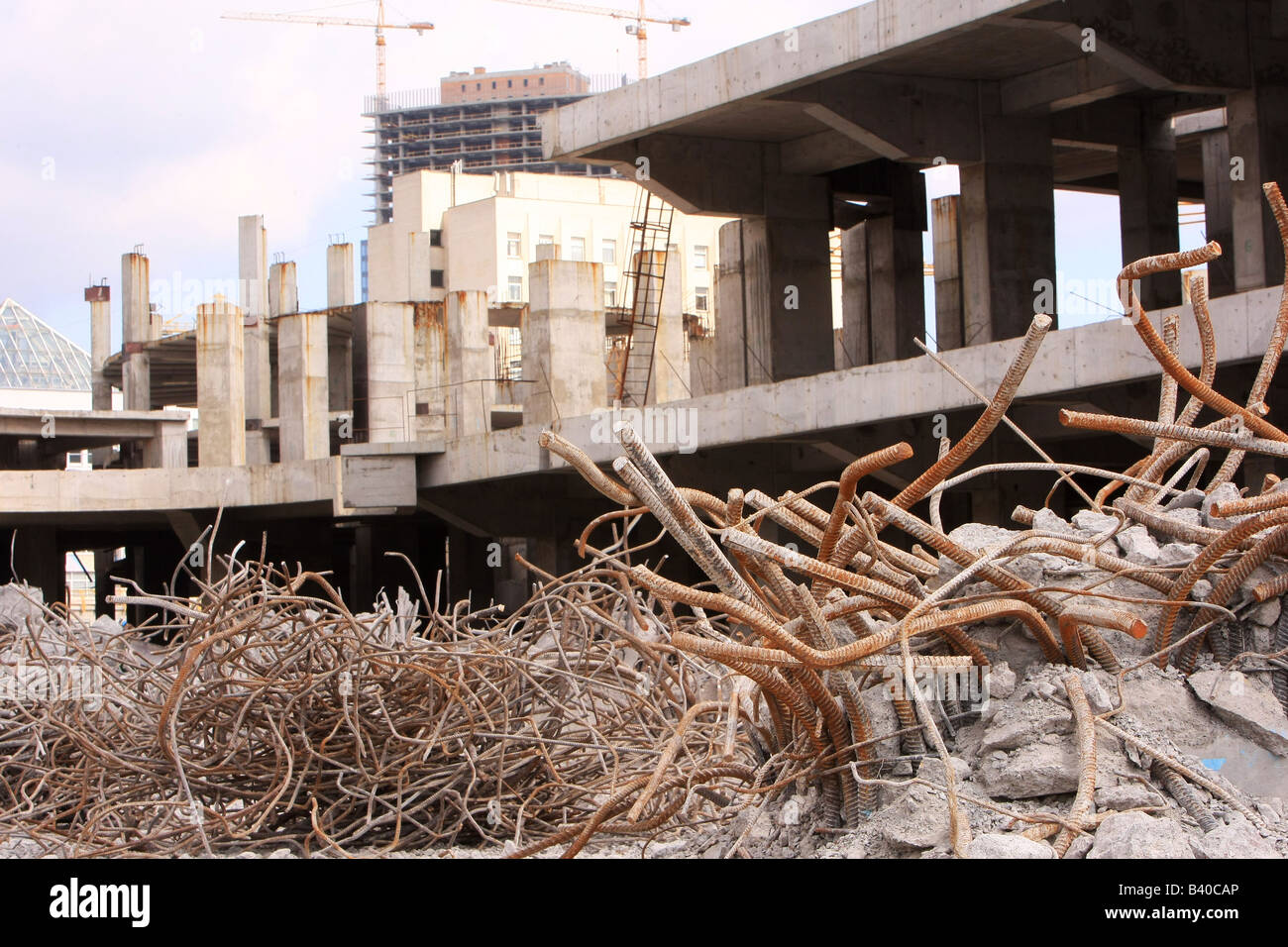 Destruction ruined damaged building exterior hi-res stock photography ...