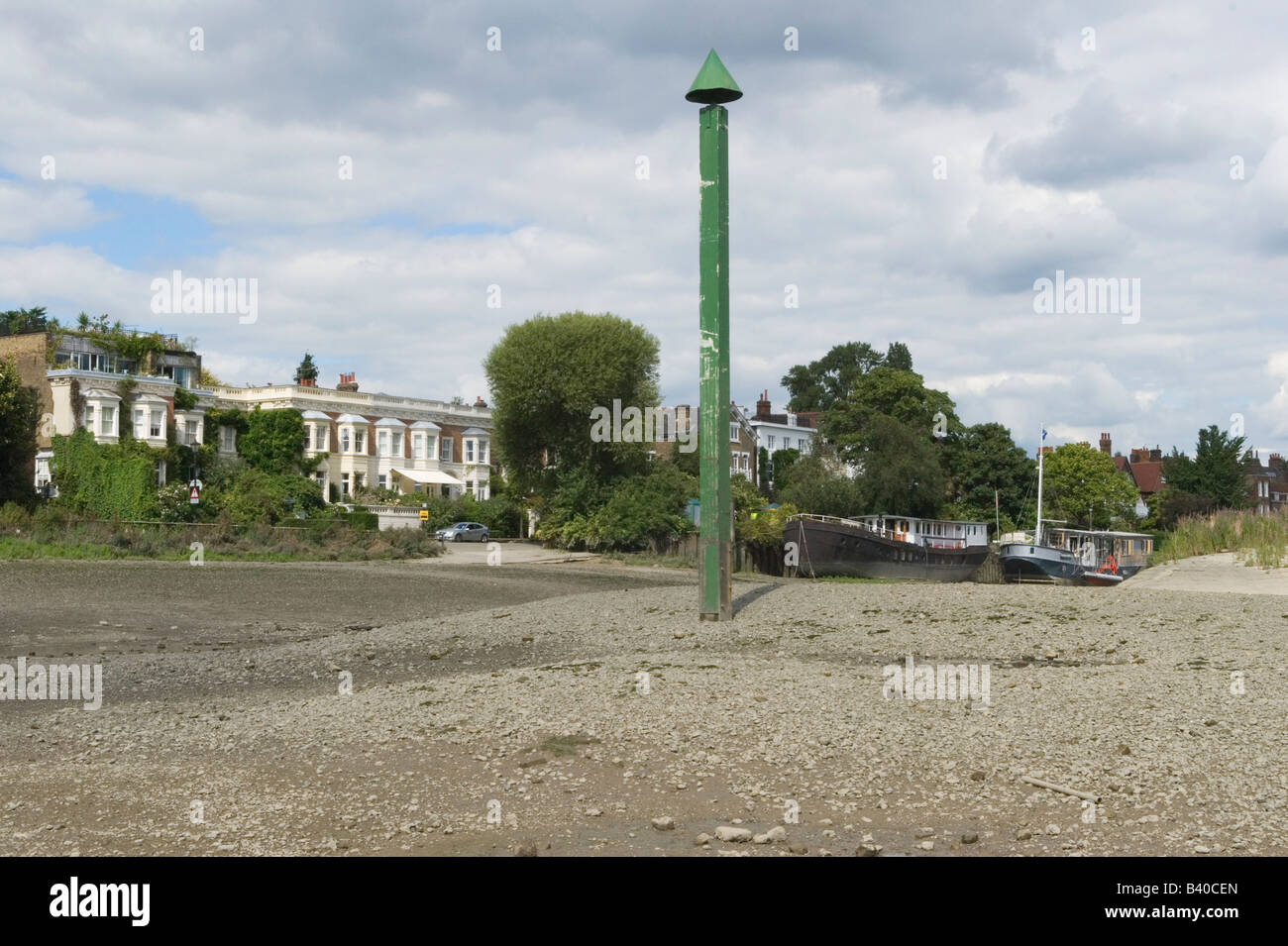 Low tide River Thames at Chiswick Mall. Island is called Chiswick Eyot ...