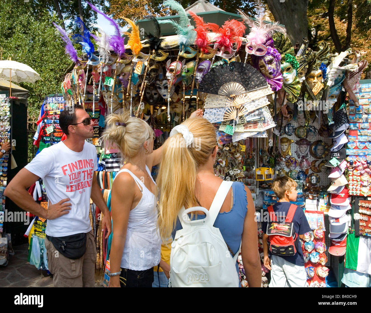 Shopping in the Market near to San Marco in Venice Stock Photo - Alamy