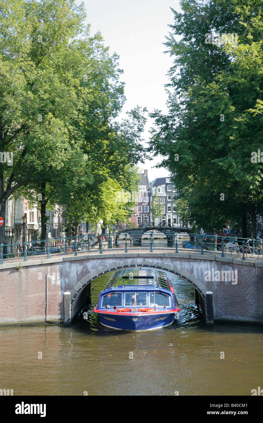 Canal and boats, Amsterdam, Netherlands Stock Photo - Alamy