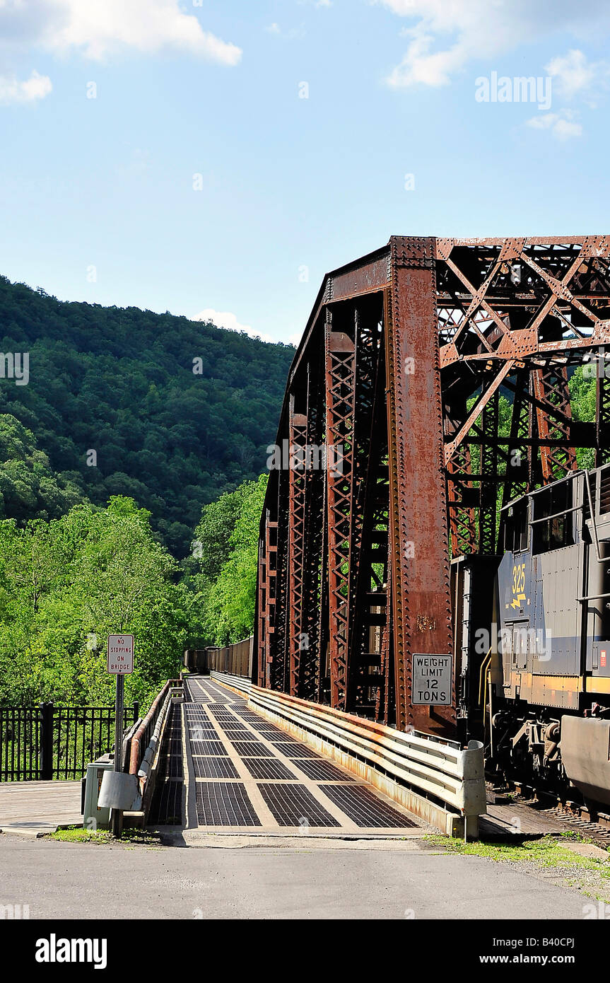 Railroad steel bridge hi-res stock photography and images - Alamy