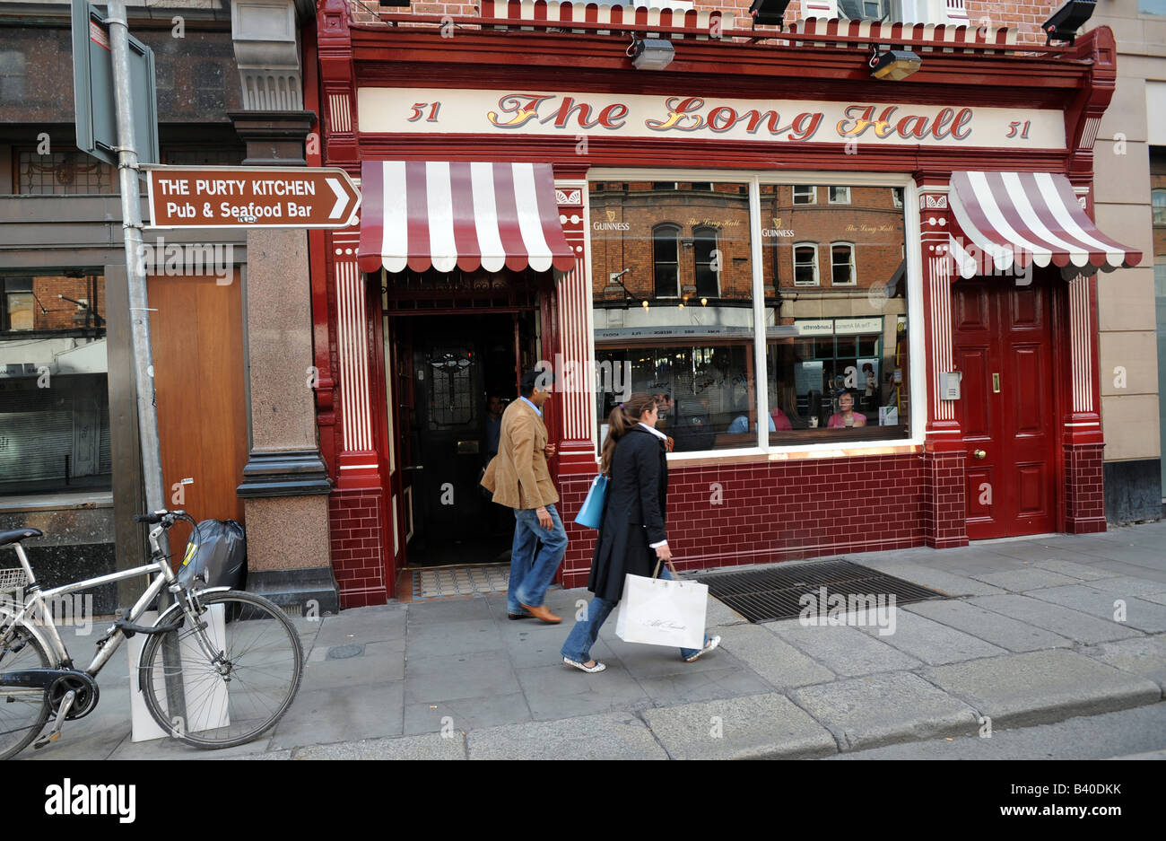 Long hall dublin pub hi-res stock photography and images - Alamy