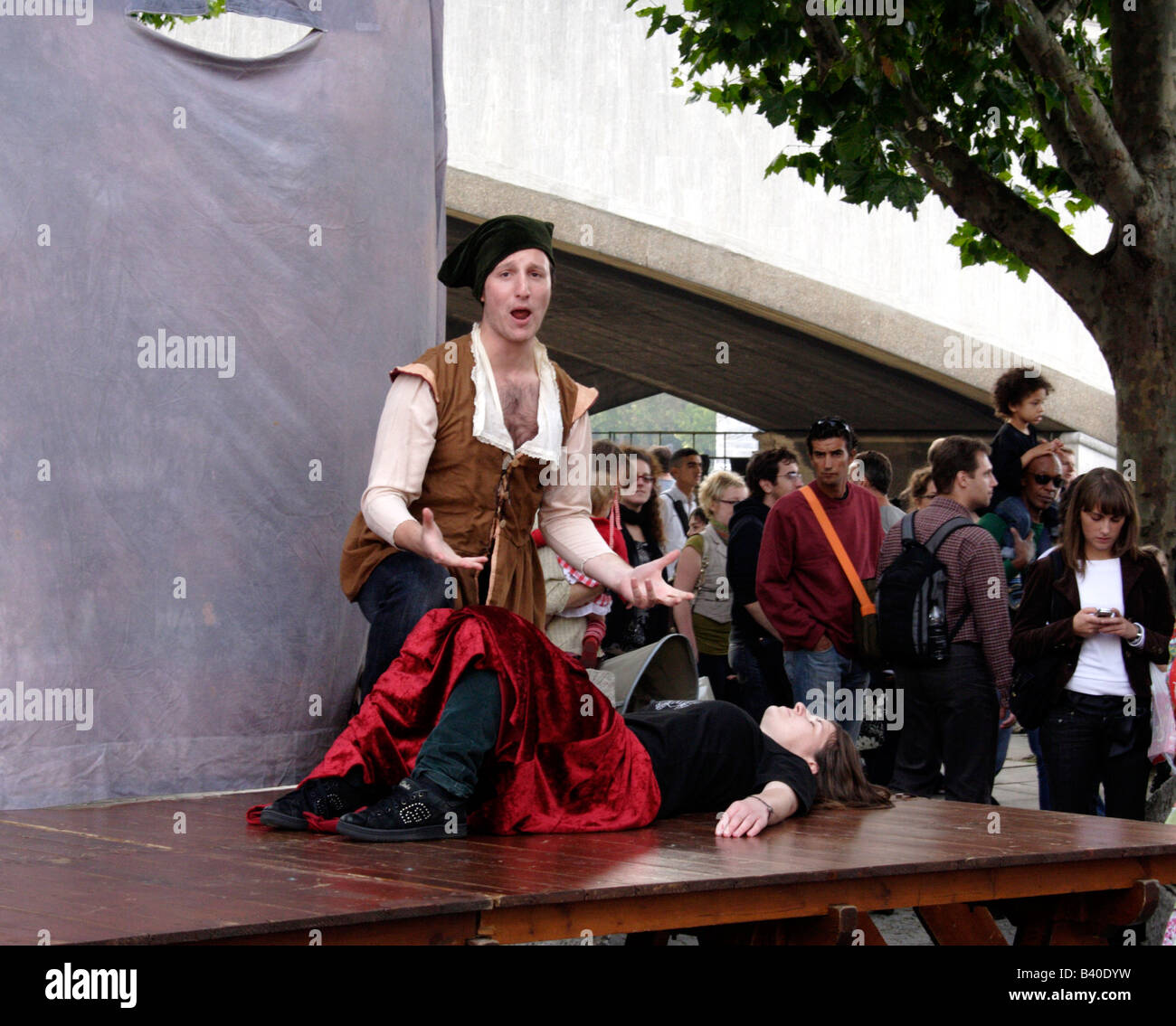Street Theatre at The Mayor's Thames Festival 2008 Stock Photo - Alamy