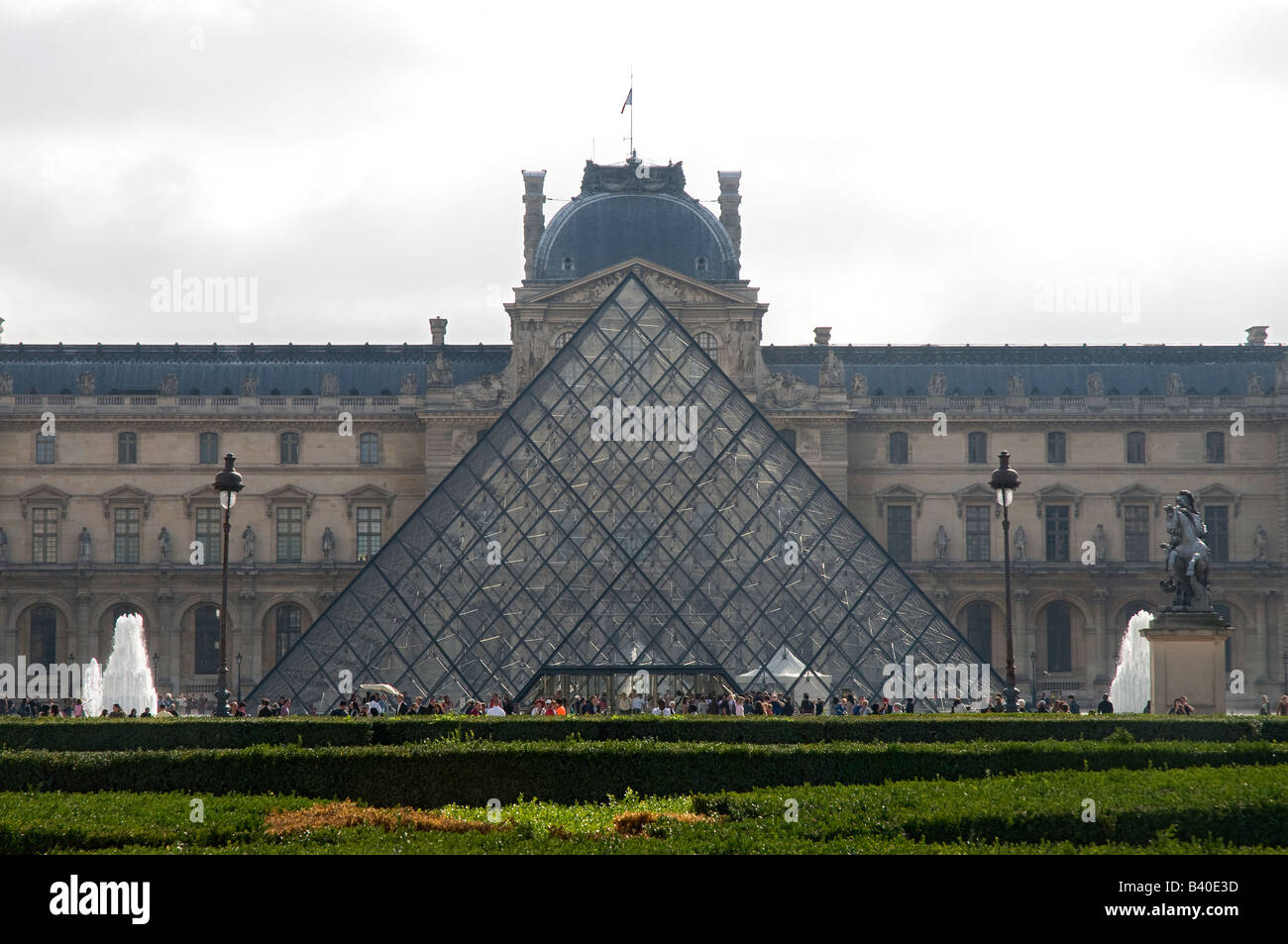 Louvre pyramid structure hi-res stock photography and images - Alamy