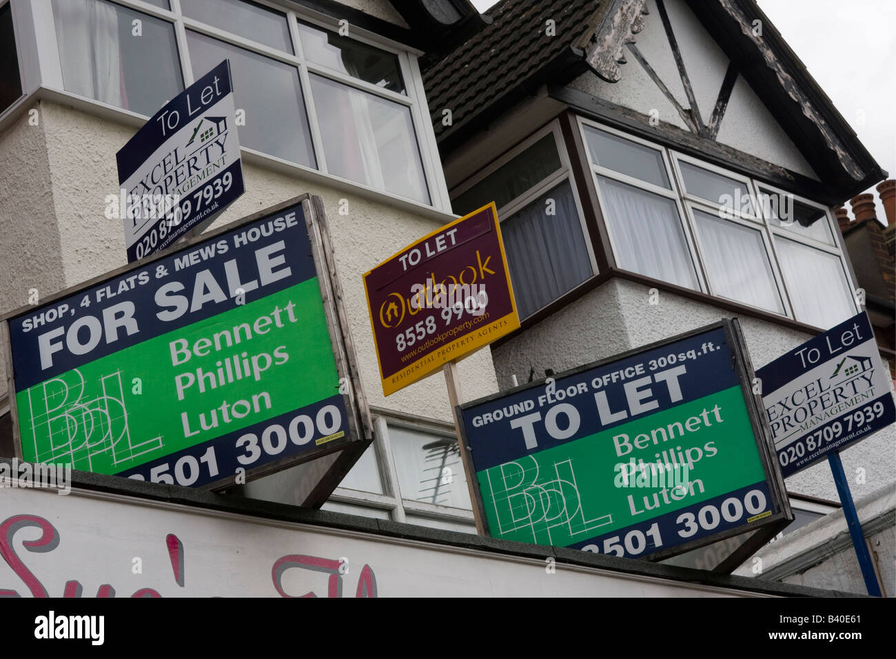Let sale signs hi-res stock photography and images - Alamy