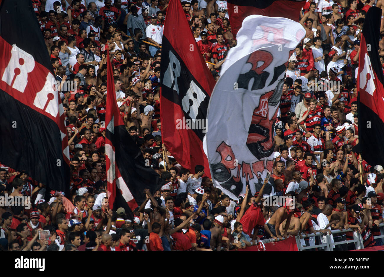 Maracana rio crowd hi-res stock photography and images - Alamy