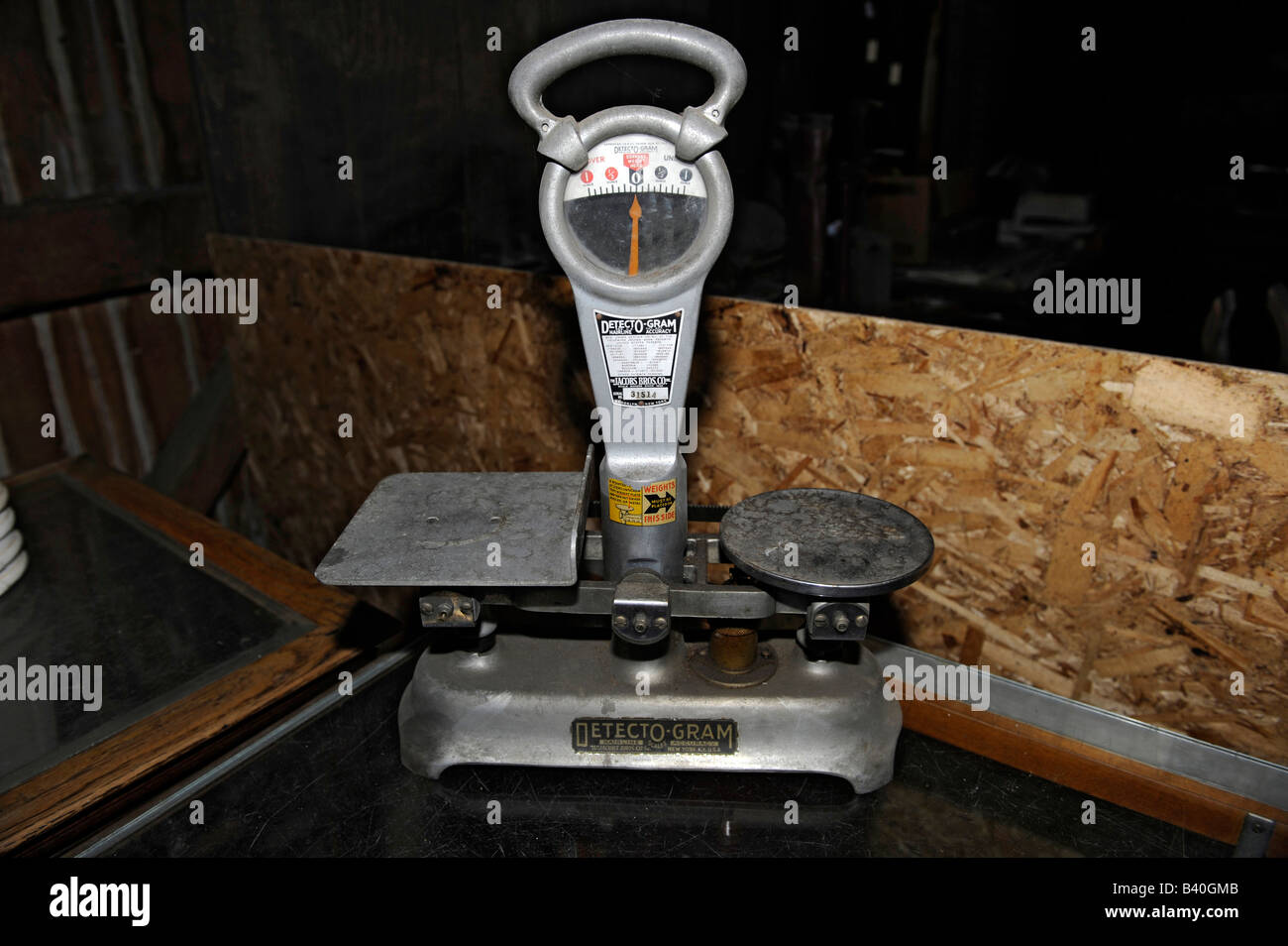 Old time scale hi-res stock photography and images - Alamy