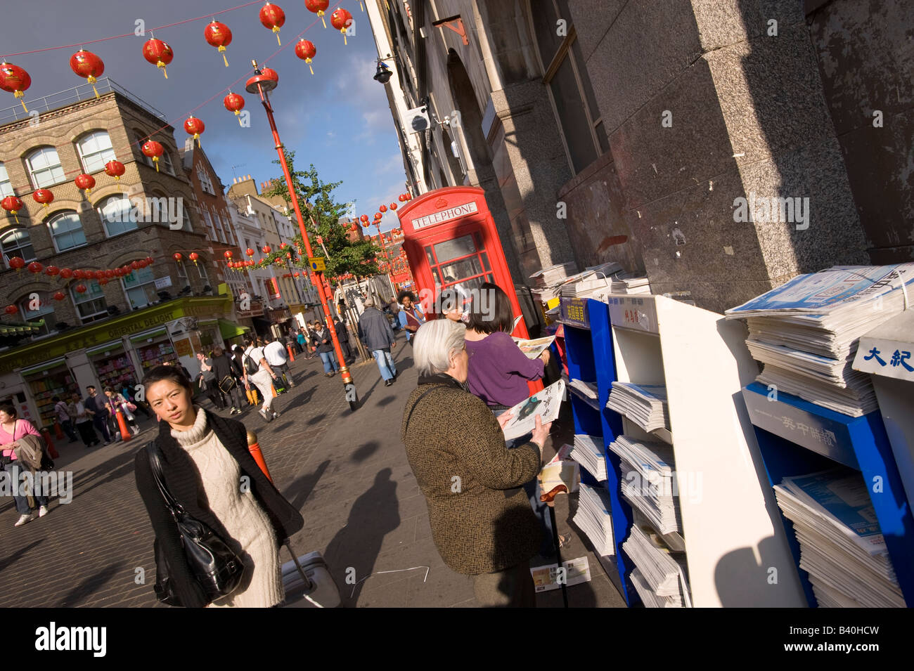 Free newspaper stand hi-res stock photography and images - Alamy