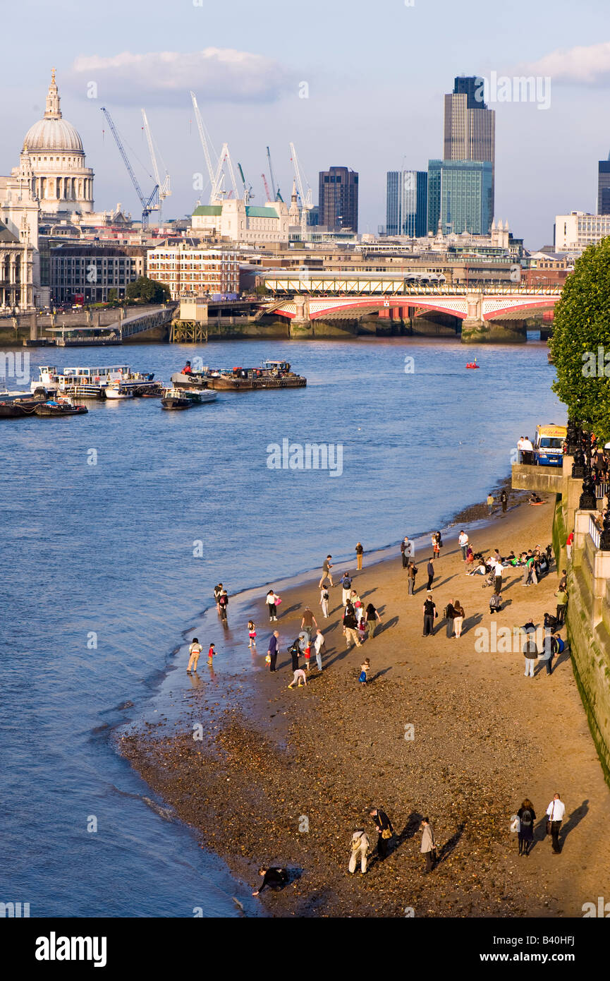 Southbank beach thames hi-res stock photography and images - Alamy