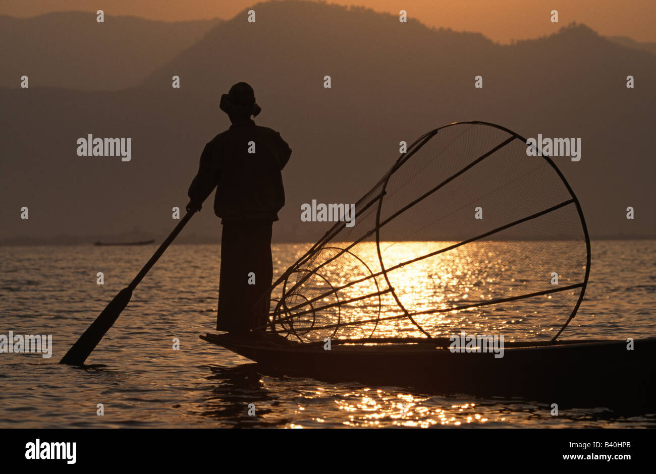 Intha fisherman at sunset on Inle Lake in Myanmar Stock Photo - Alamy