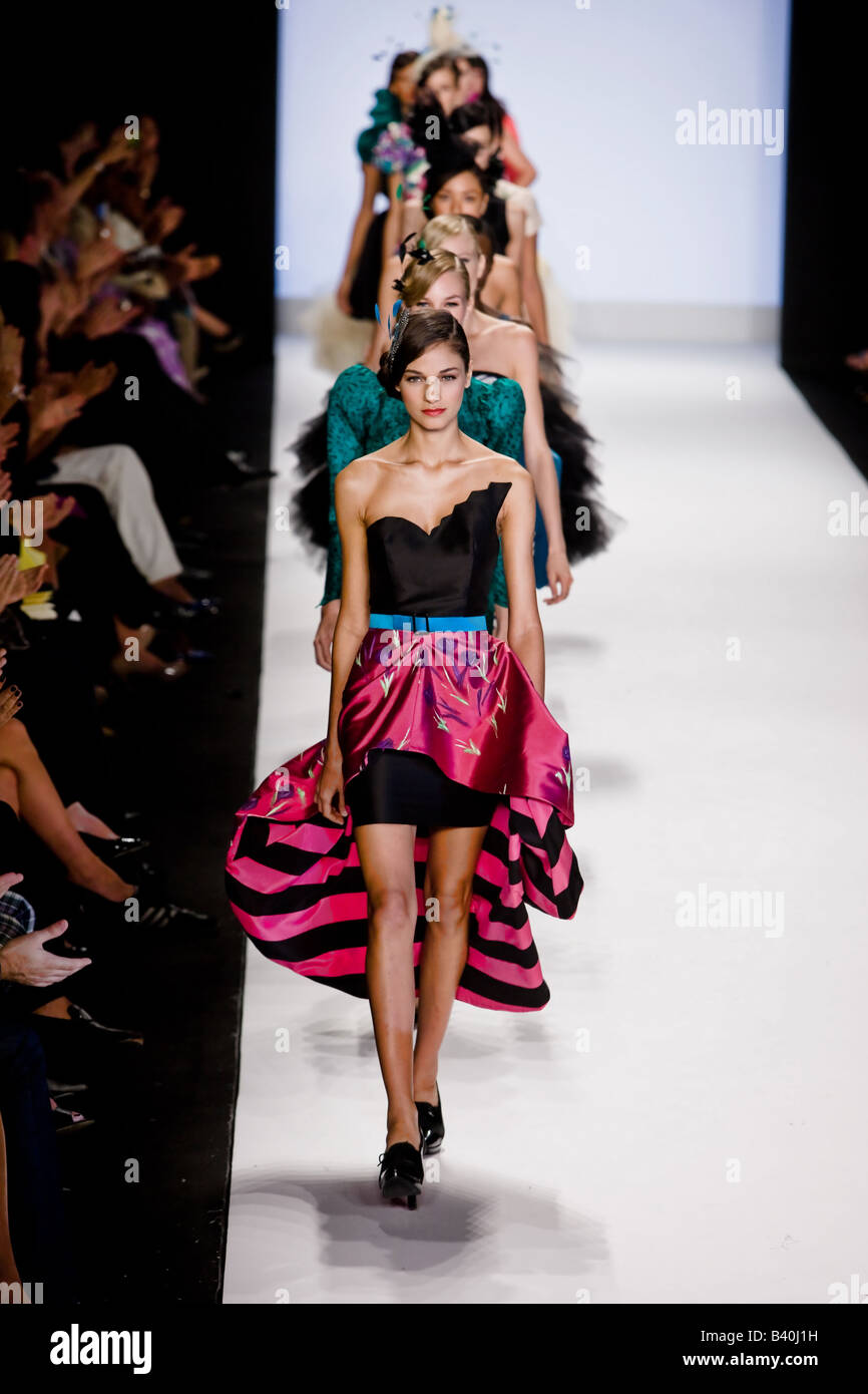 12 September 2008 ― New York, USA: Models present the outfits of ...