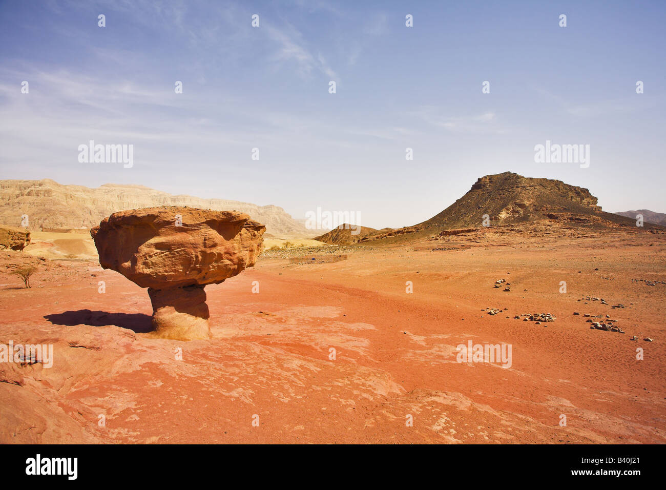 Desert rock mushroom hi-res stock photography and images - Alamy