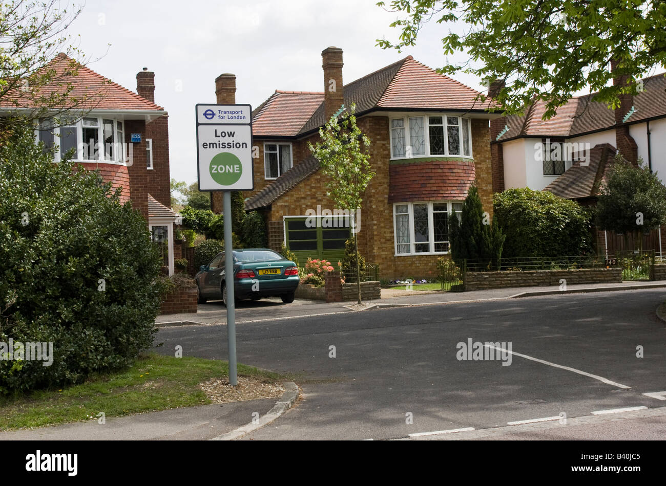 TFL Transport for London Low emission zone sign side turning Stock ...