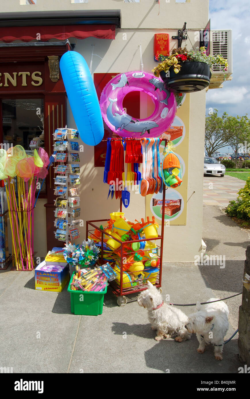 Beach shop, Beach promenade, Saundersfoot, Pembrokeshire, Wales, United ...