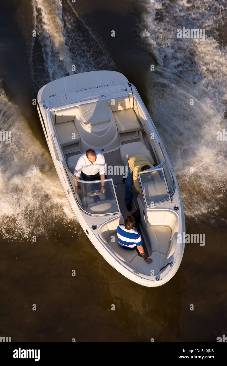 Speedboat thames hi-res stock photography and images - Alamy