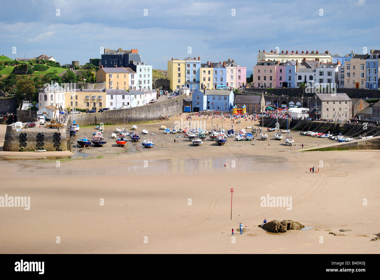 Harbour and town view, Tenby, Carmarthen Bay, Pembrokeshire, Wales ...