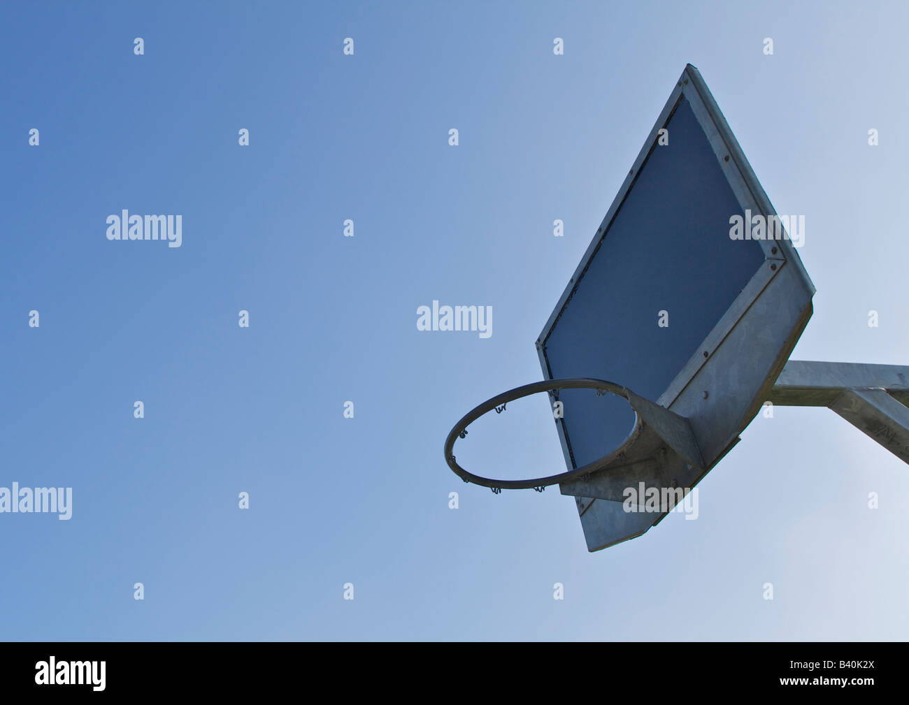 Basketball hoop on an outside court against blue sky Stock Photo - Alamy
