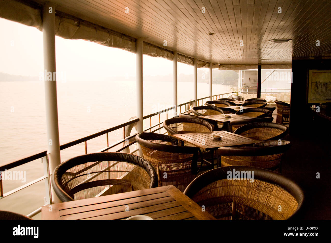 African queen hi-res stock photography and images - Alamy