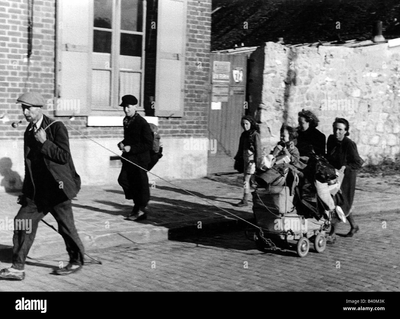 events, Second World War / WWII, refugees, family returning from France ...