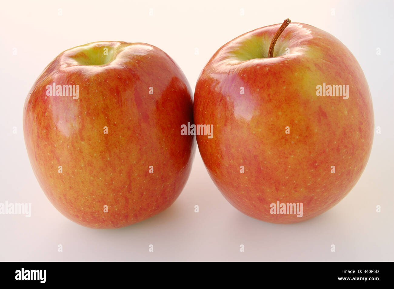 Pair of apples side by side Stock Photo - Alamy