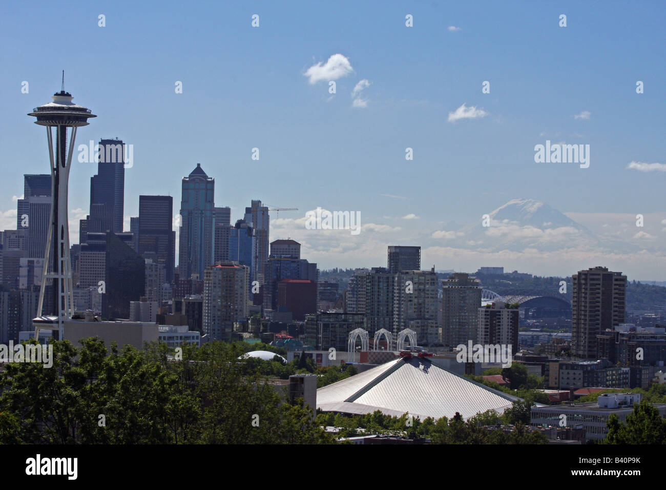 The downtown Seattle, Washington, skyline, including the Space Needle ...