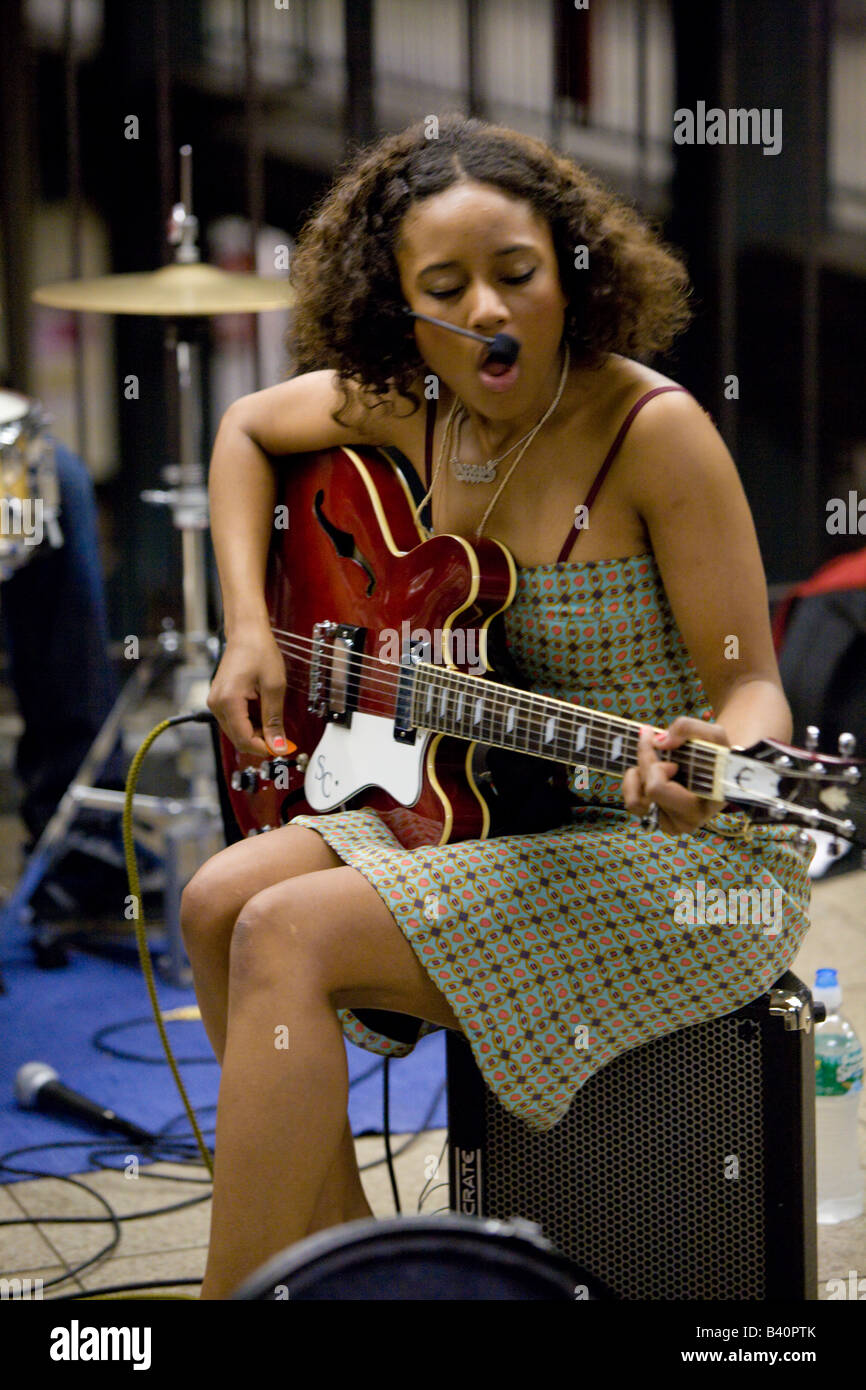Susan Cagle and group are MUNY performers in the subway and train ...