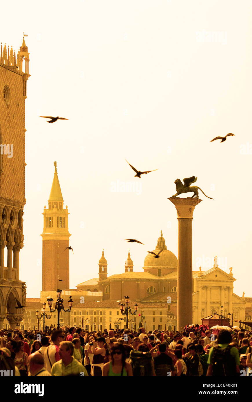 Summer crowds of tourists in St. Marks square Venice Italy Stock Photo ...