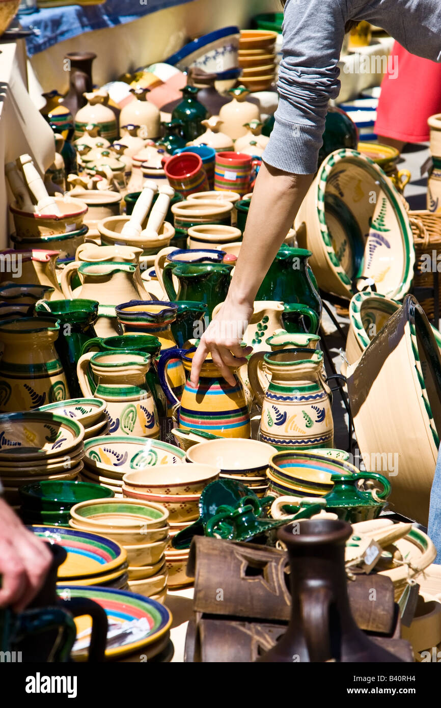 Colored woman pottery hi-res stock photography and images - Alamy