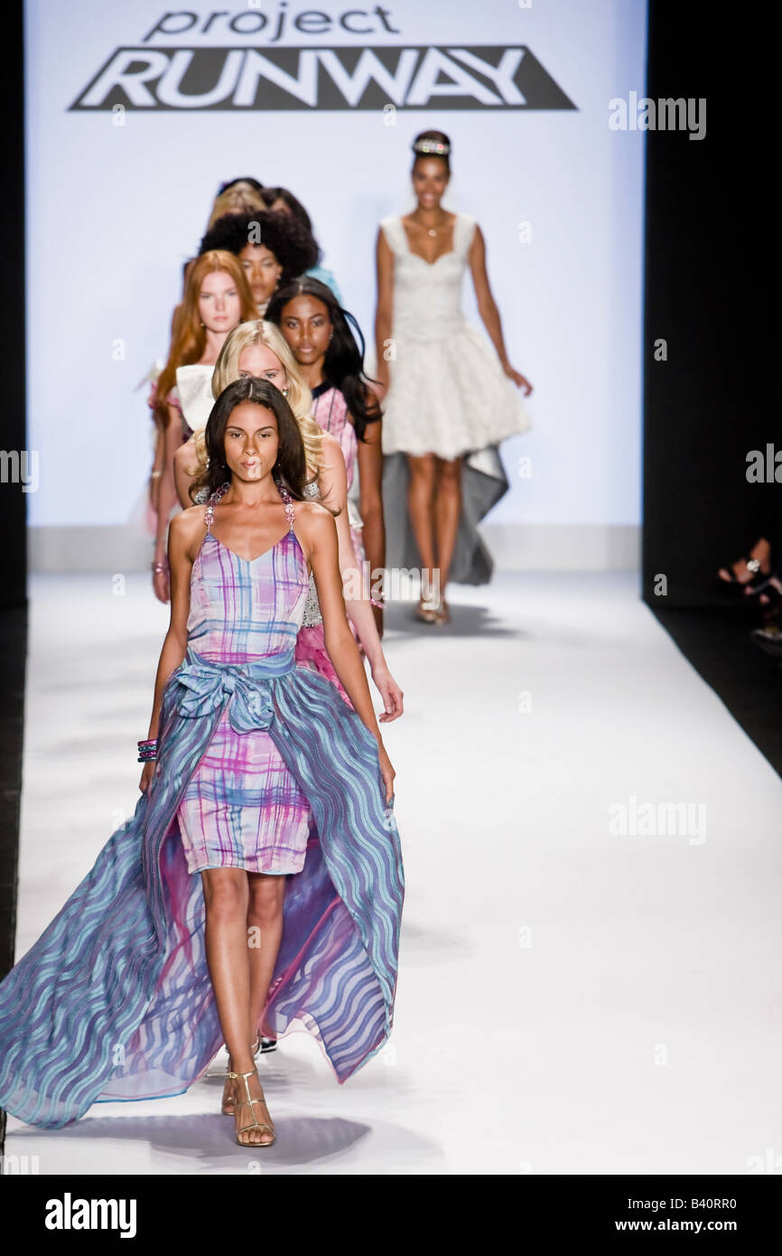 Fashion runways hi-res stock photography and images - Alamy