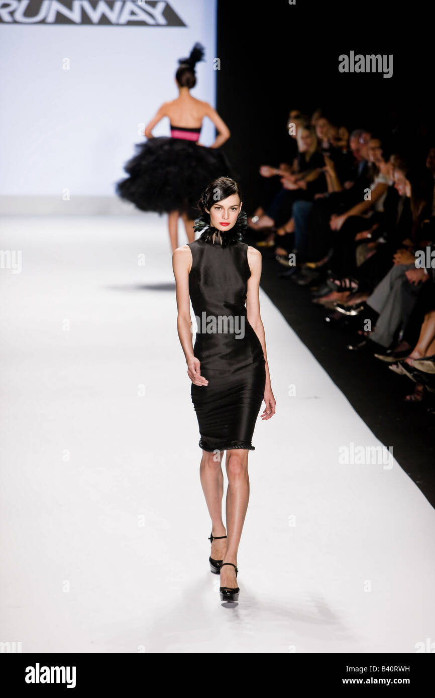 12 September 2008 ― New York, USA: A model presents an outfit by ...