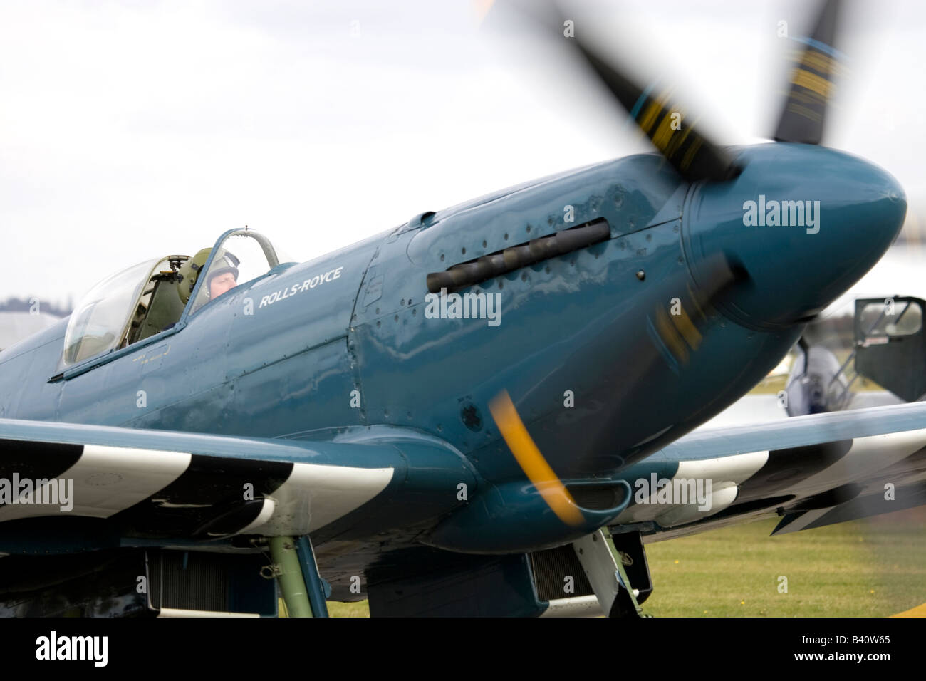 Rolls royce spitfire hi-res stock photography and images - Alamy