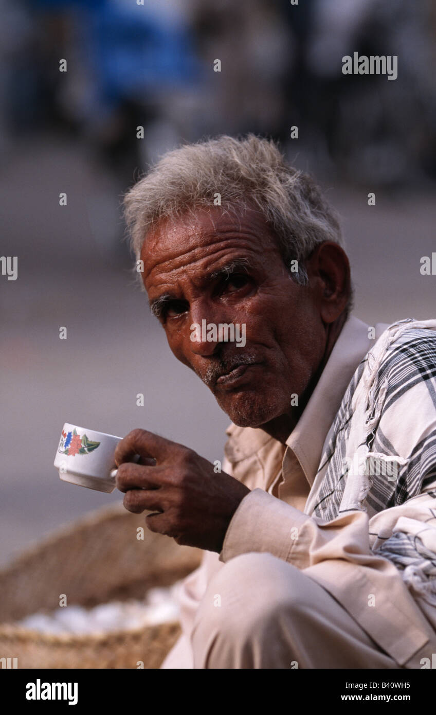 Potrait of a trader drinking tea in the Saddar Bazaar in Rawalpindi ...