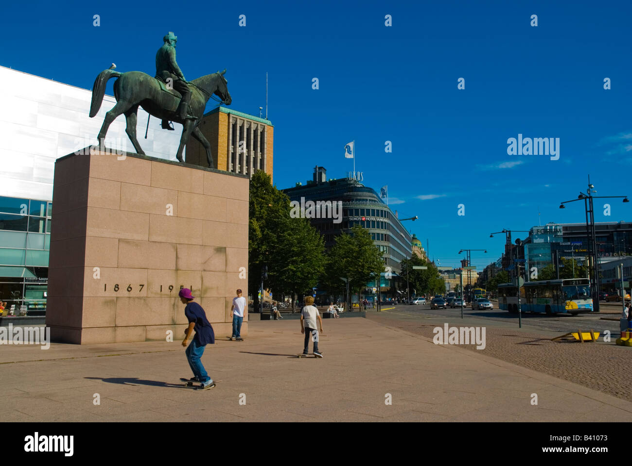 Finland helsinki mannerheim statue hi-res stock photography and images ...