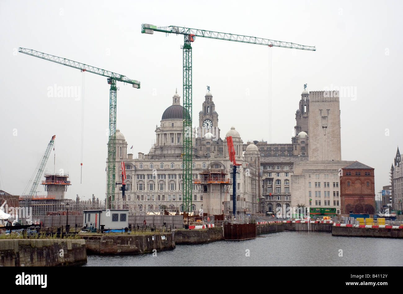 Liverpool dock cranes hi-res stock photography and images - Alamy