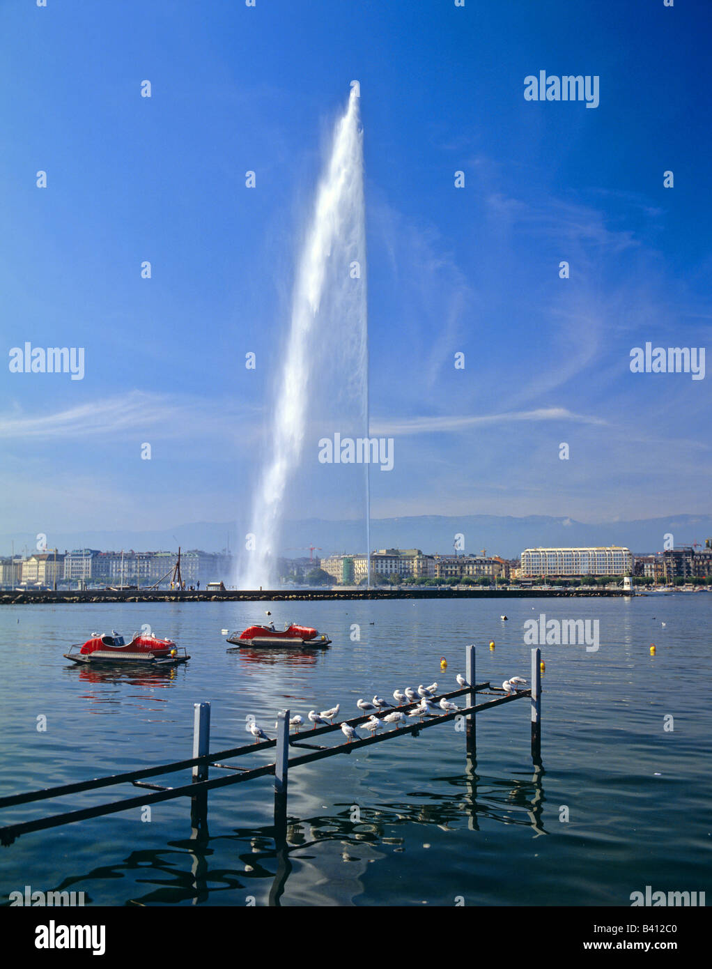 The Jet d'Eau Fountain Lake Geneva Switzerland Stock Photo - Alamy