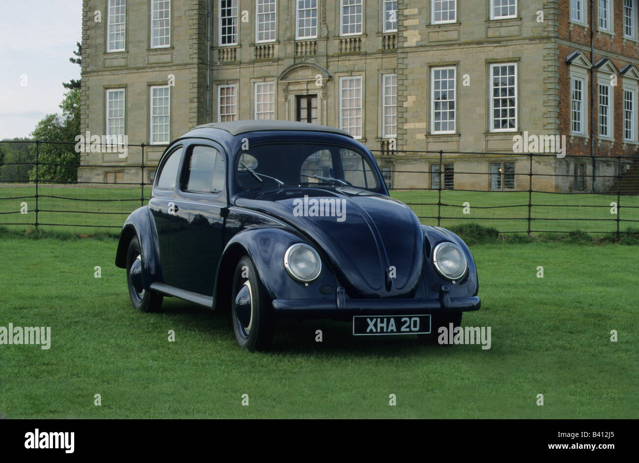Volkswagen beetle 1955 car auto hi-res stock photography and images - Alamy