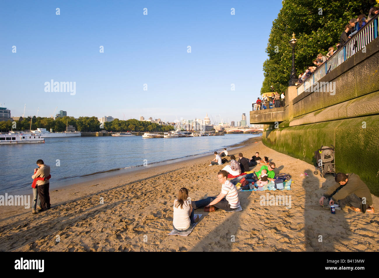 Southbank beach thames hi-res stock photography and images - Alamy
