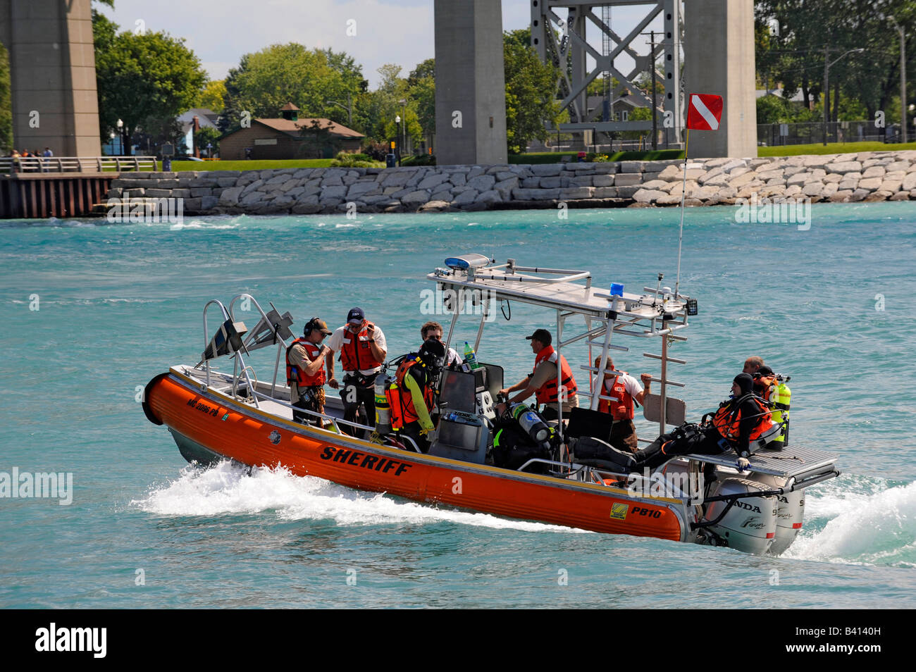 Sheriff water diving team tries to retrieve body of drowning victim ...