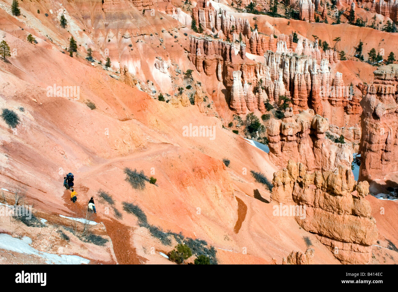 Family hiking Bryce Amphitheater, Bryce Canyon National Park, Utah, USA ...