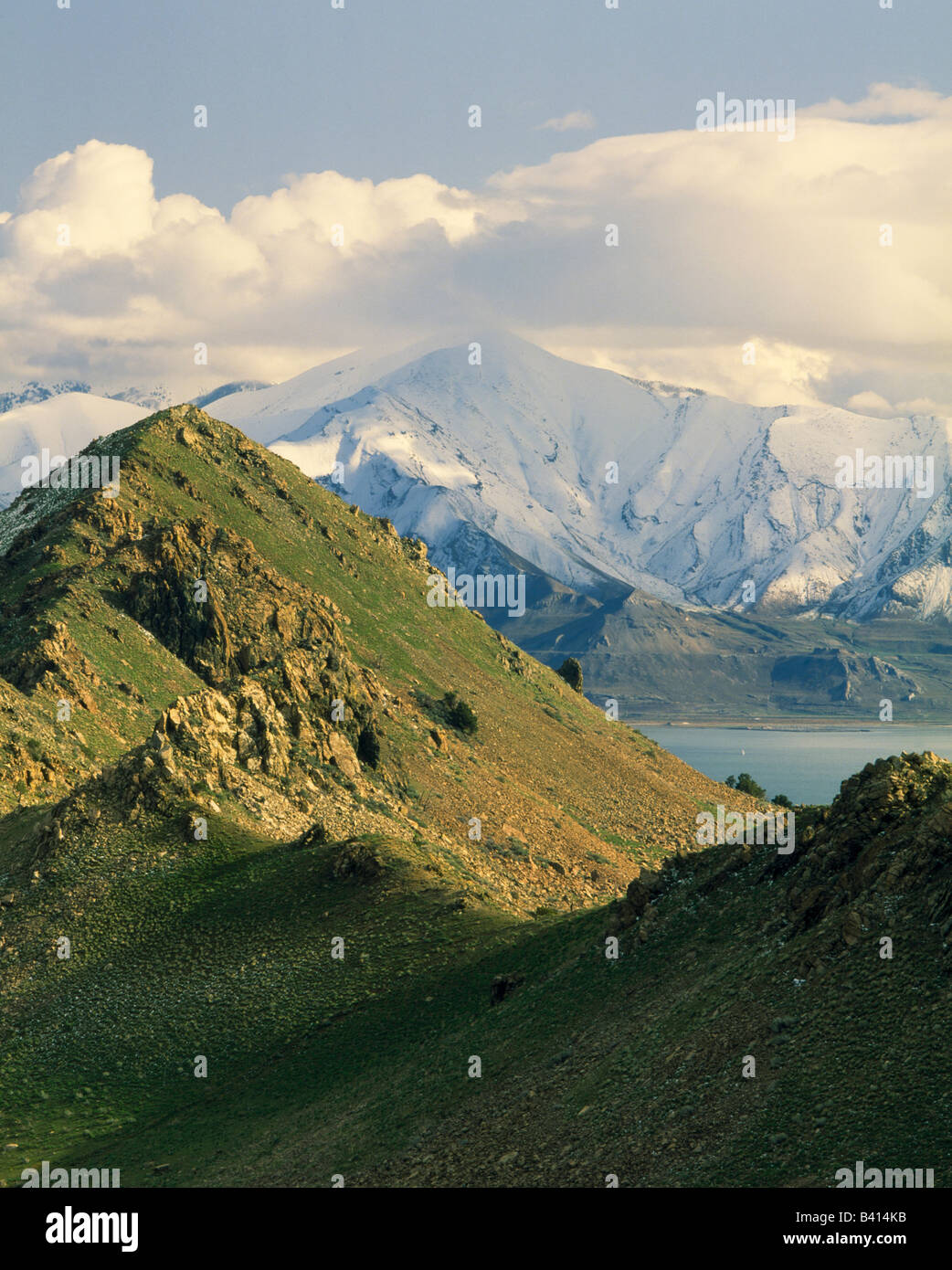ANTELOPE ISLAND STATE PARK, UTAH. USA. View along crest of Antelope ...