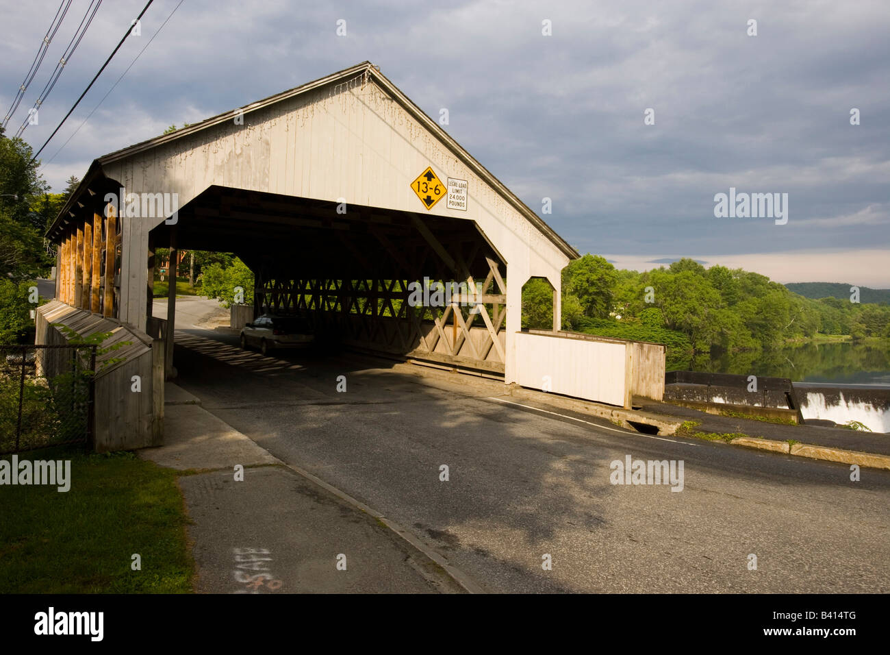 Covered Bridge in Quechee Vermont USA Stock Photo - Alamy