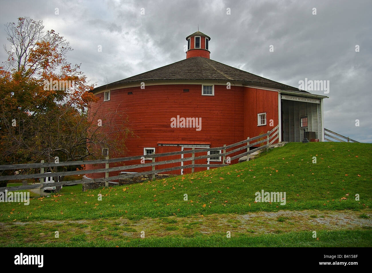 North America, USA, Vermont, Shelburne. The Round Barn at the Shelburne ...