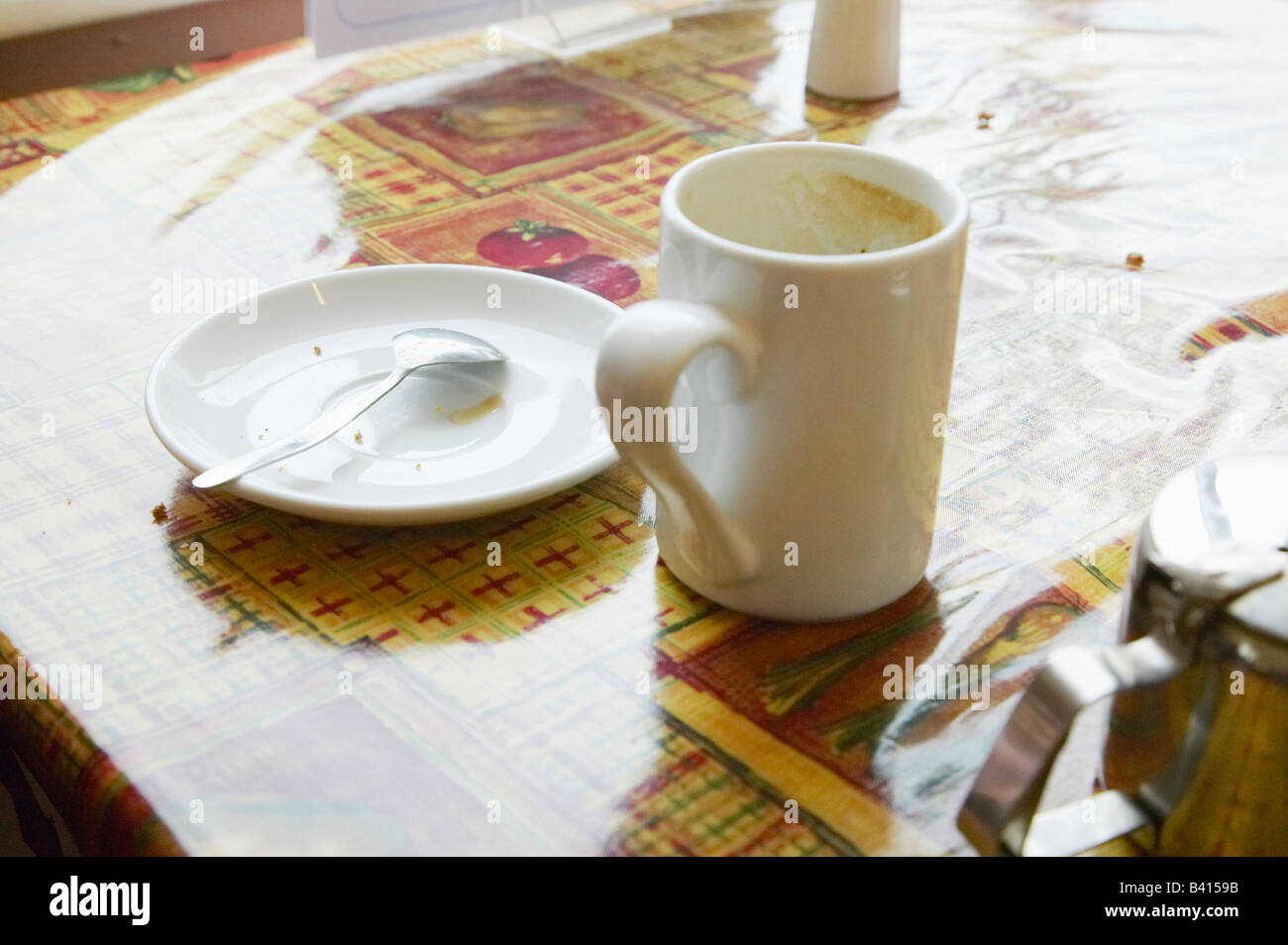 Cafe empty plate hi-res stock photography and images - Alamy
