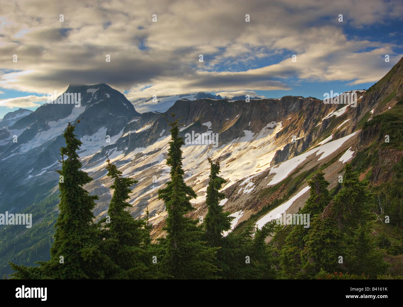 USA, Washington, Cascade Mountains, North Cascades NP. Classic Cascade ...