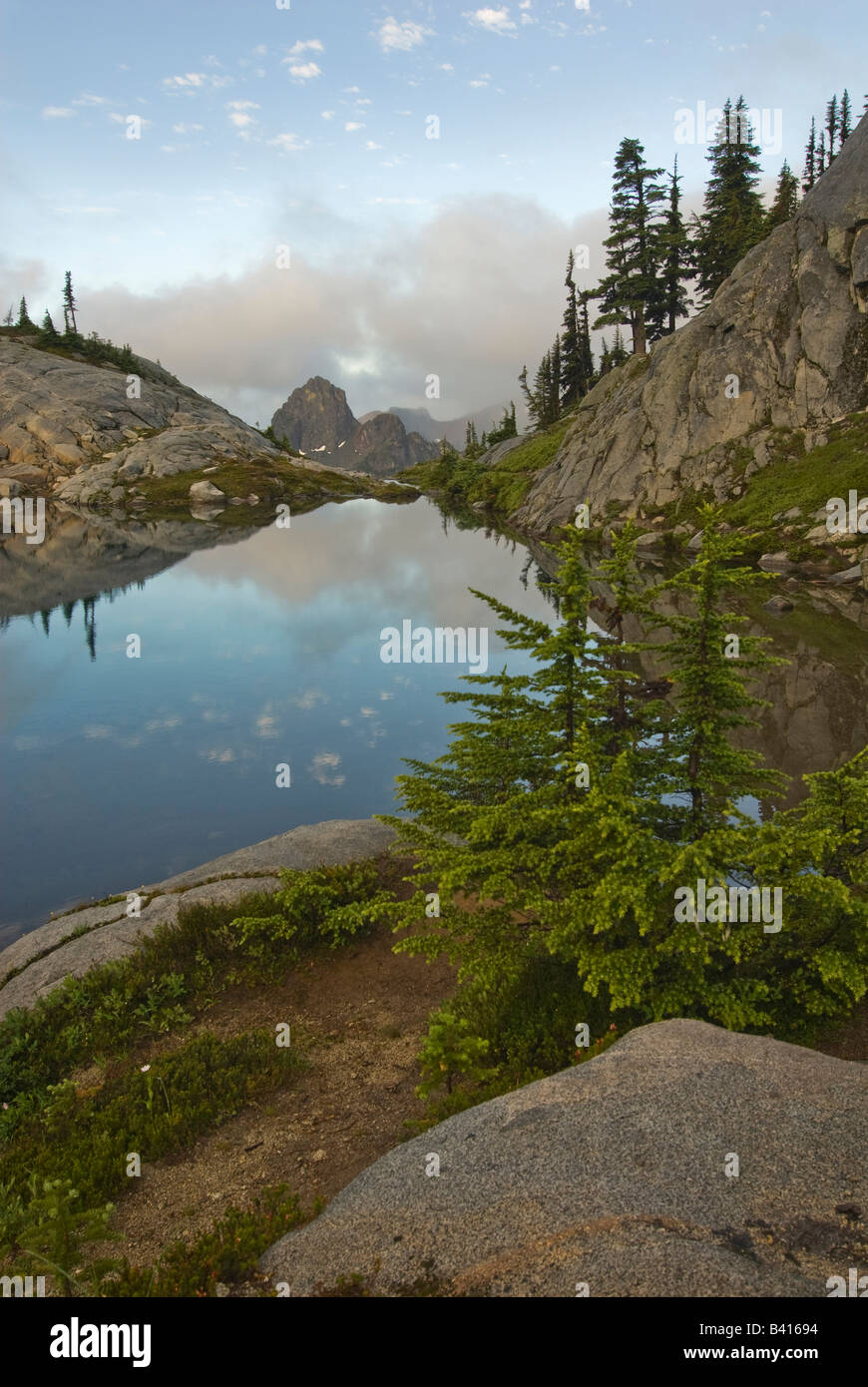 USA, Washington, Cascade Mountains. Alpine scenery at Robin Lakes in ...
