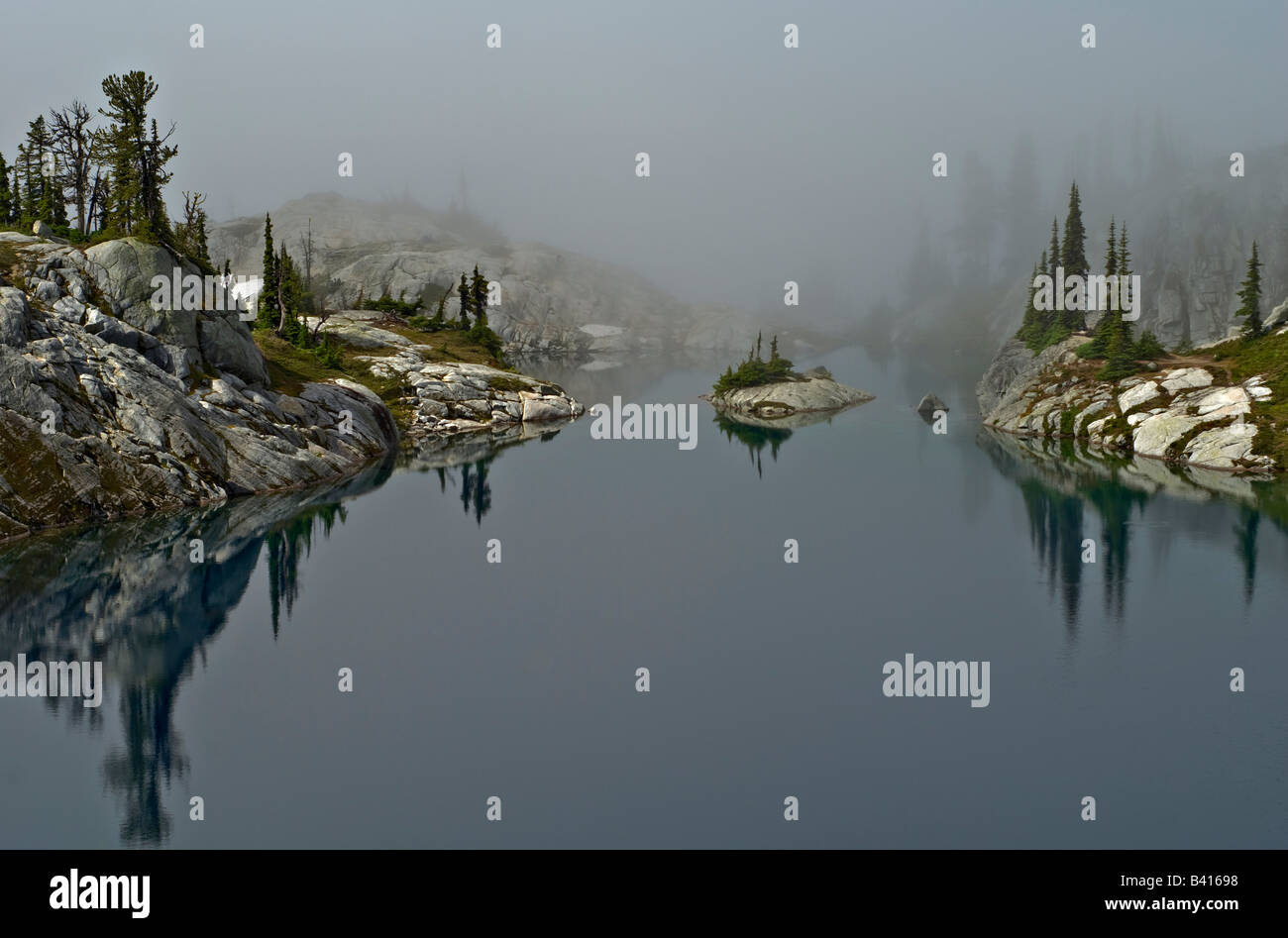 USA, Washington, Cascade Mountains. Alpine scenery at Robin Lakes in ...