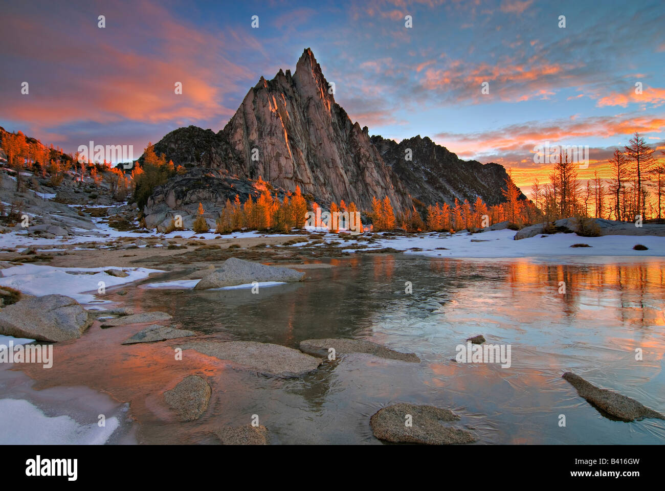 Gnome tarn and prusik peak hi-res stock photography and images - Alamy