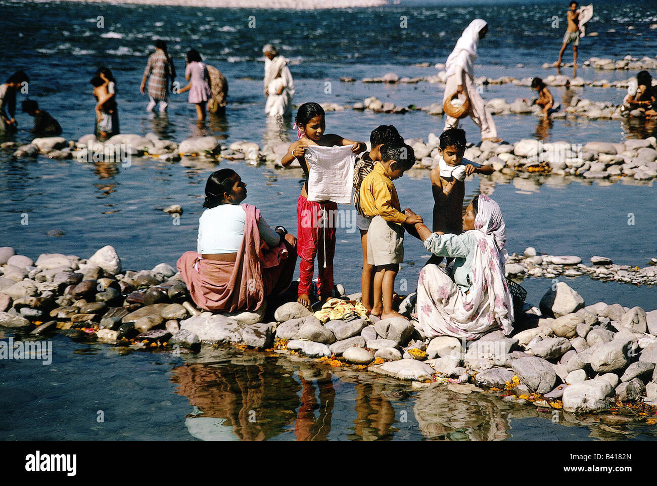 geography / travel, India, people, laundry washing, river ganges ...