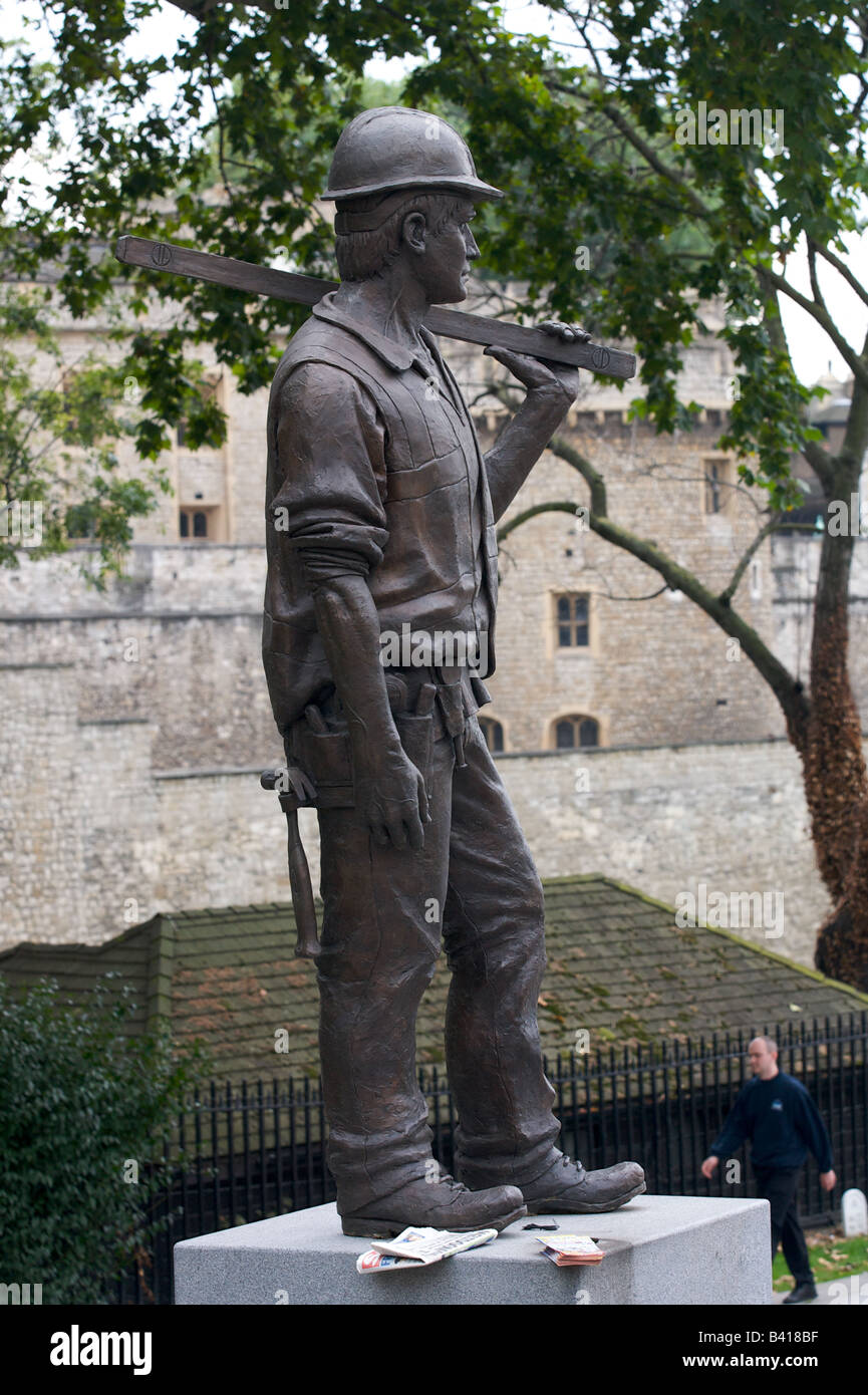 Bronze memorial statue Stock Photo - Alamy