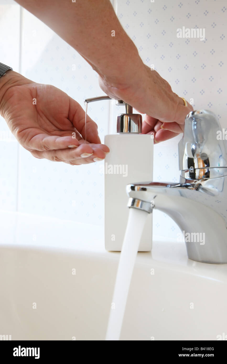 Finger basins hi-res stock photography and images - Alamy